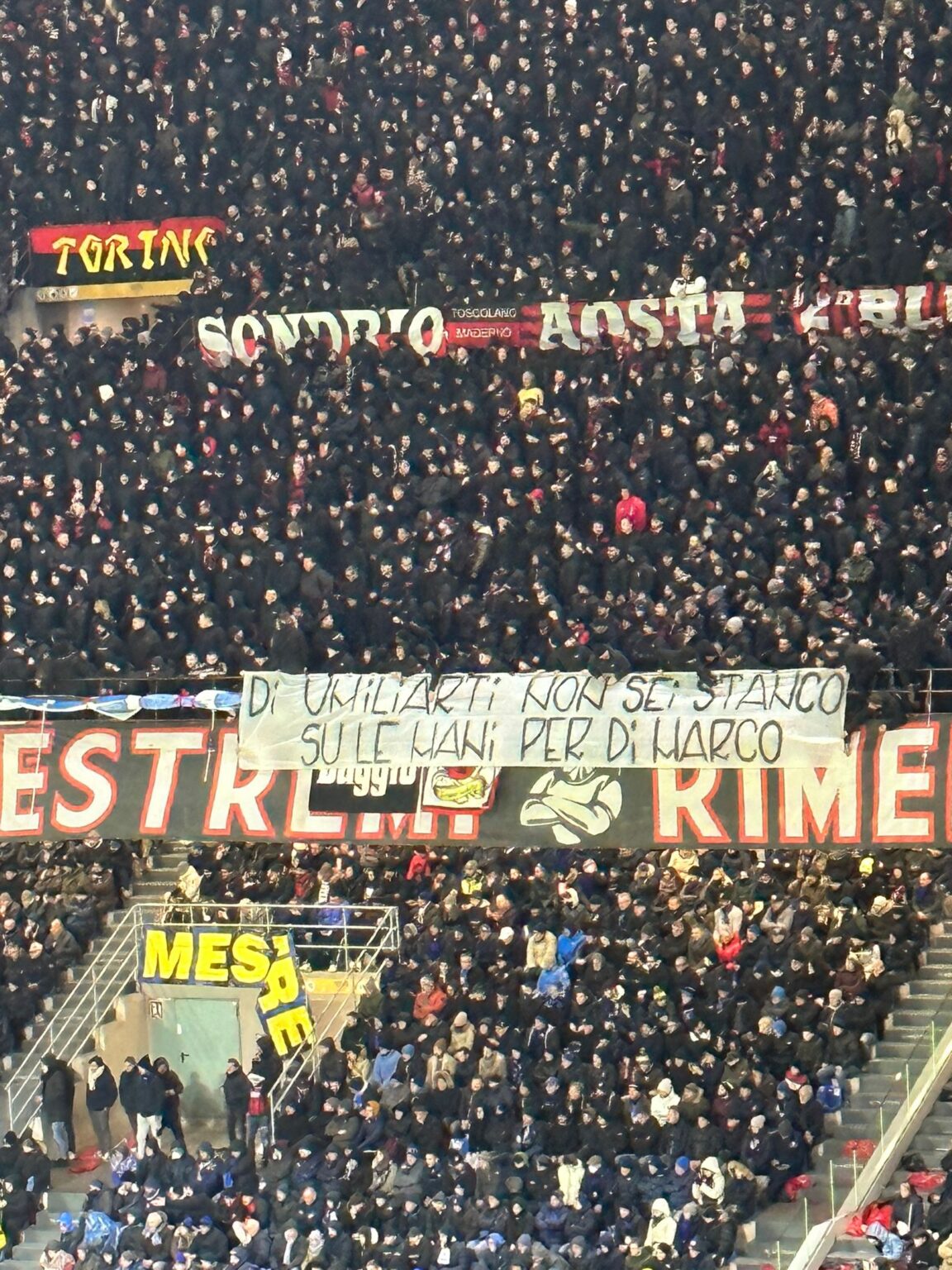 FOTO - Striscione sfottò per i milanisti durante Inter-Milan: dalla ...